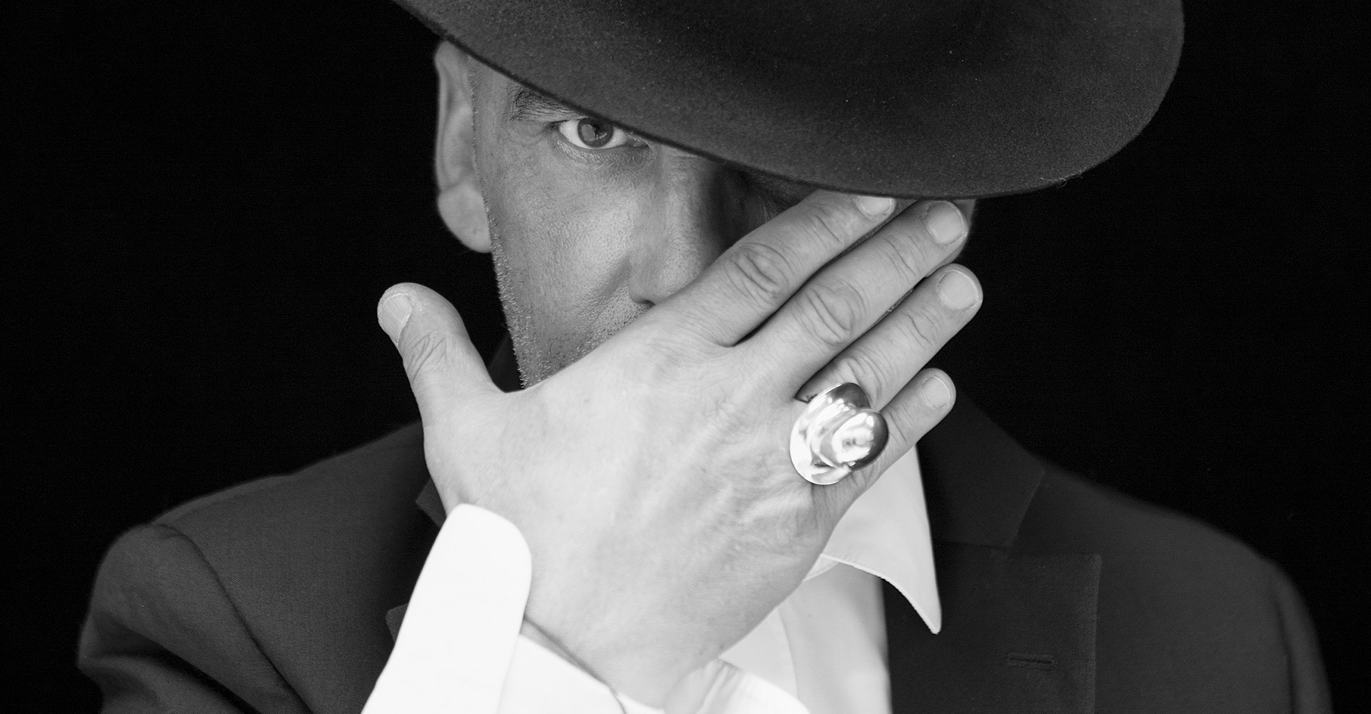 Elvis Pompilio - Be Perfect Magazine