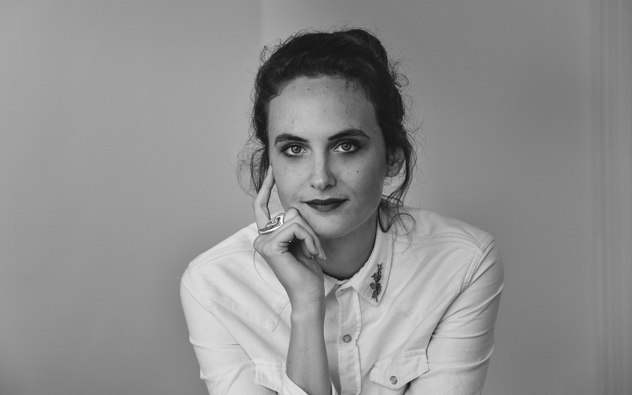 Zoé Wittock, la réalité des autres - Be Perfect Magazine