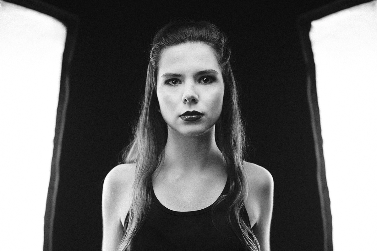 Amber Broos – L’oiseau de nuit qui électrise les foules - Be Perfect ...